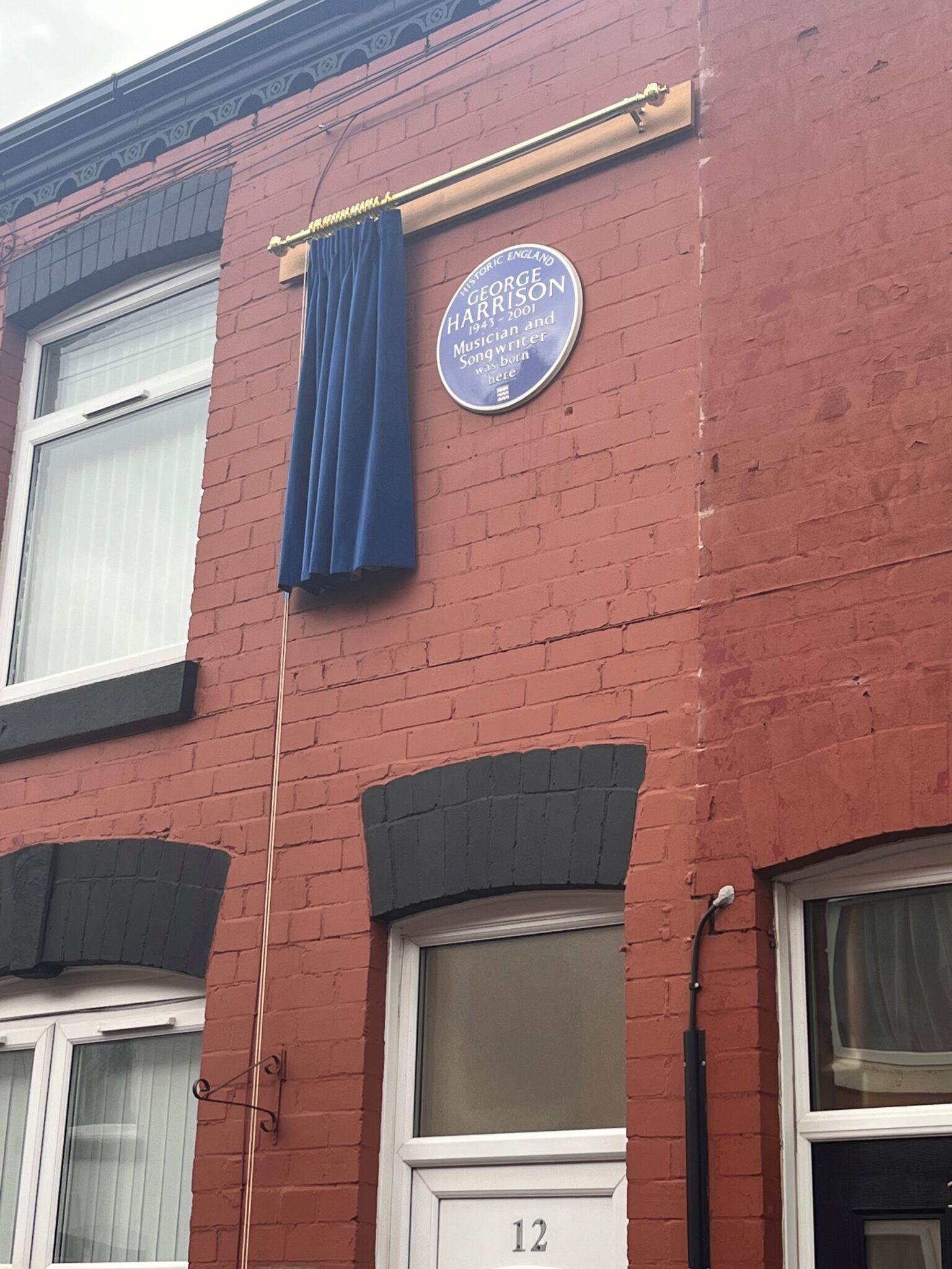 Blue Plaque unveiled at George's childhood home - The Beatles Story ...